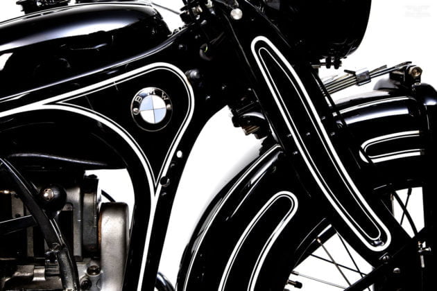BMW R16