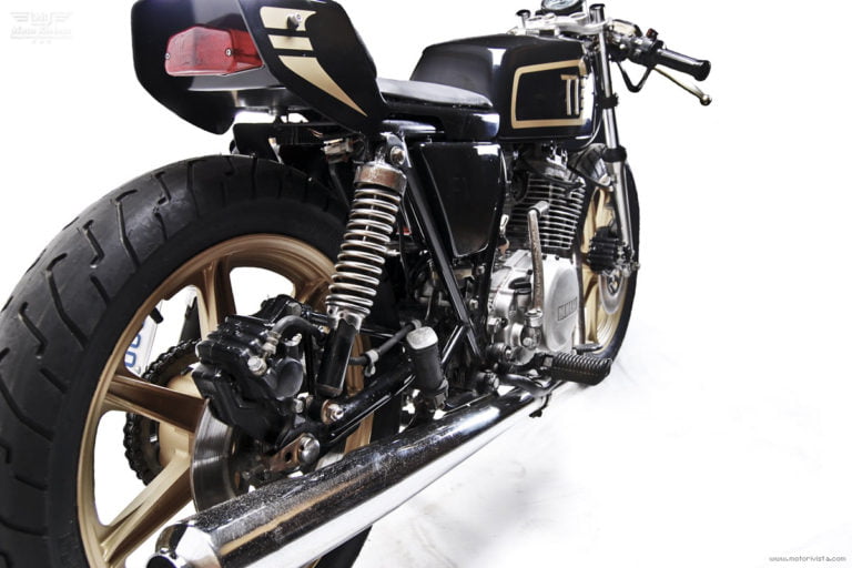 Yamaha XS400 by MotoHangar
